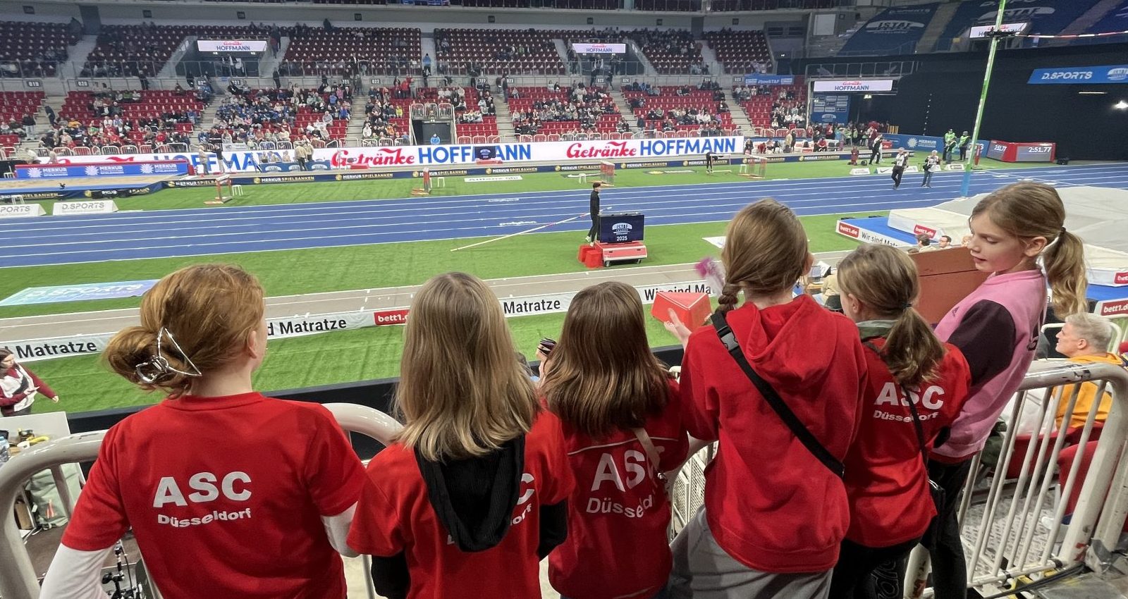 Ein Feuerwerk der Leichtathletik: Top-Athleten, 7.500 Fans und junge Sprinter des ASC feiern den ...
